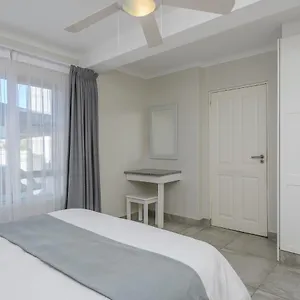 TABLE VIEW VILLAS BLOUBERGSTRAND