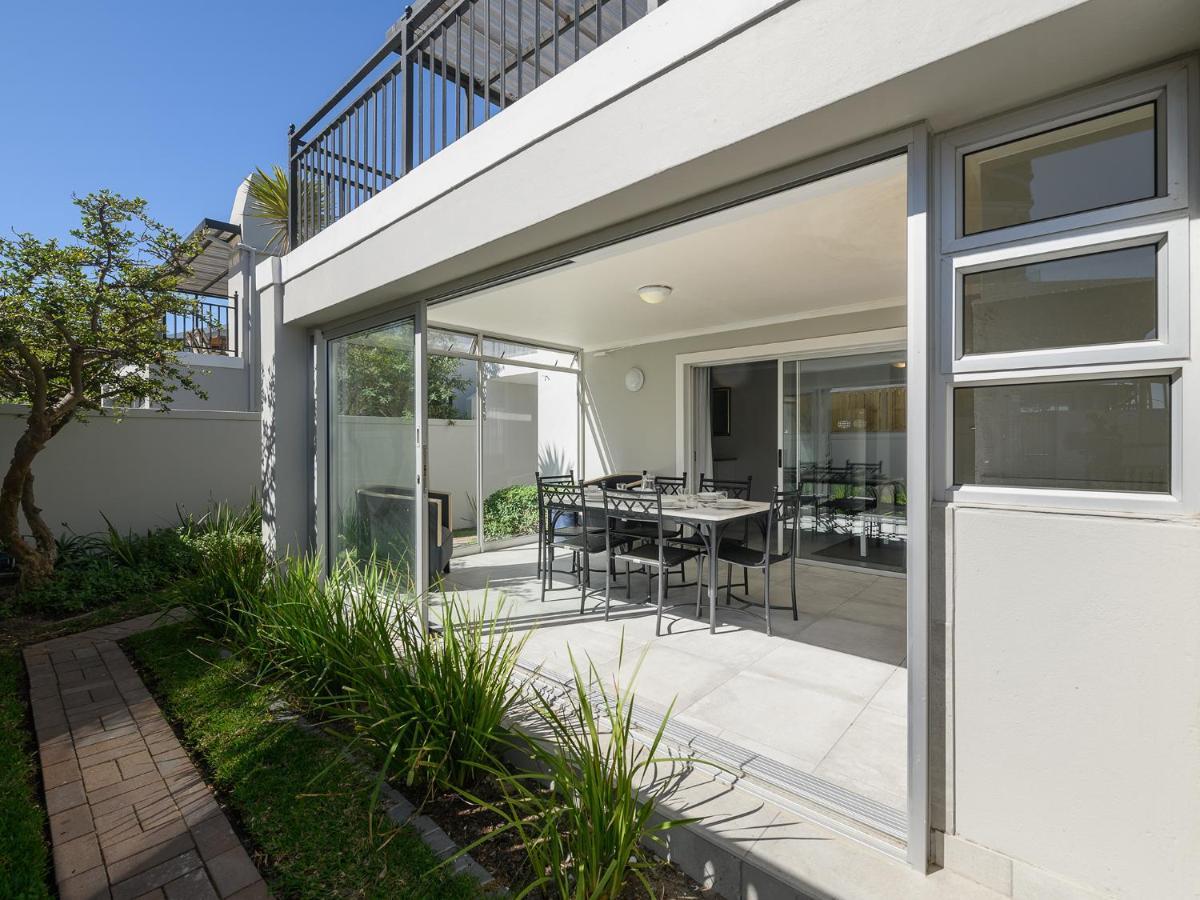 TABLE VIEW VILLAS BLOUBERGSTRAND