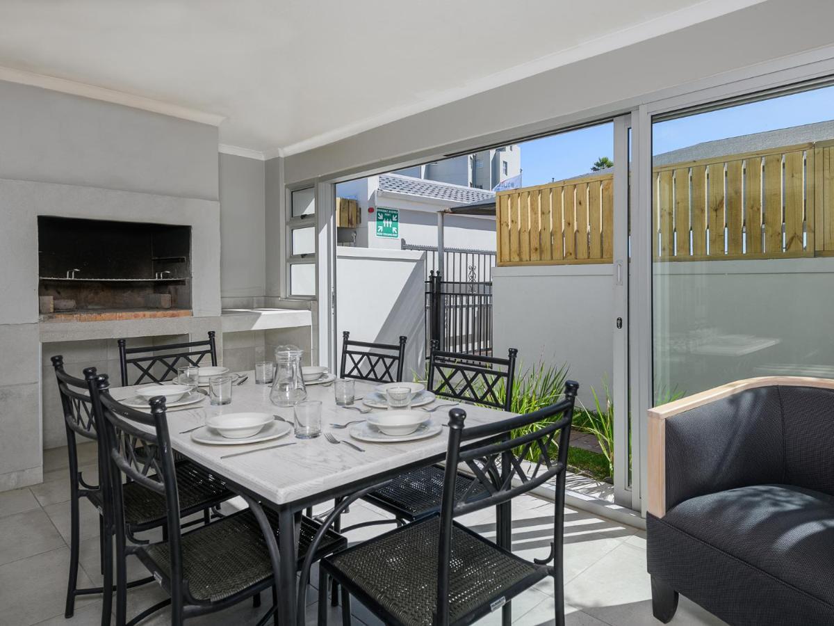 TABLE VIEW VILLAS BLOUBERGSTRAND